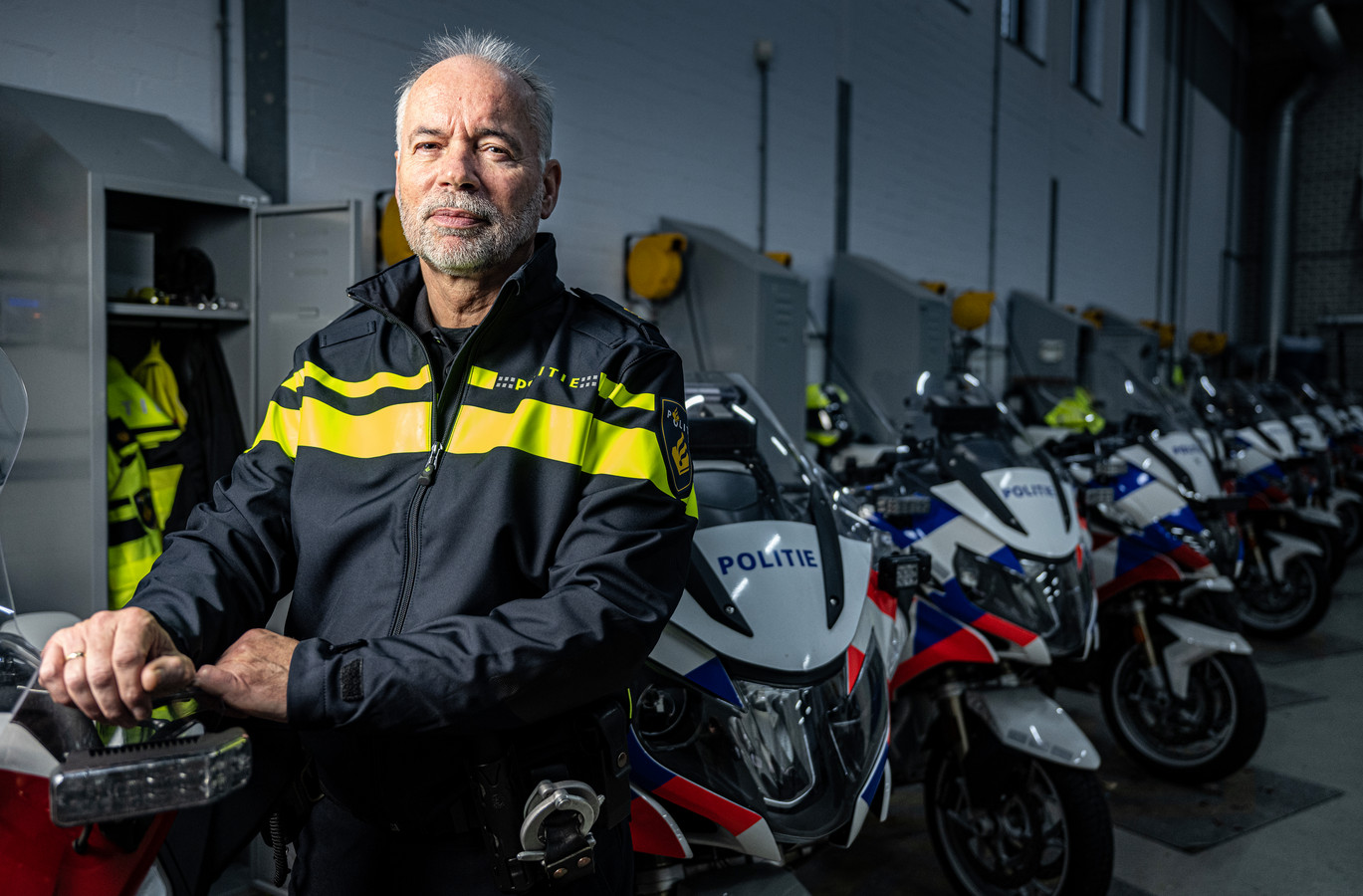 Politie waarschuwt onruststokers oud en nieuw: ‘Vernielen is niet ...