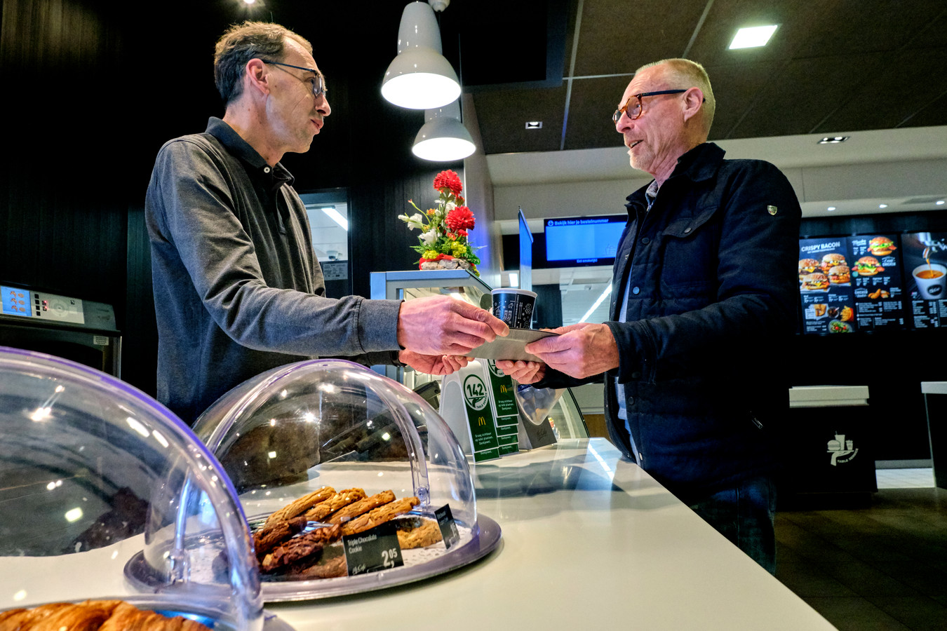 Minder klanten bij McDonald’s en Jumbo door afsluiting Wantijbrug: ‘Ik ... Minder klanten bij McDonald’s en Jumbo door afsluiting Wantijbrug: ‘Ik ...