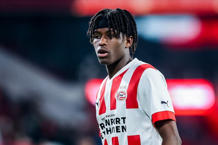 PSV krijgt in Oostenrijk enige vorm en speelt met Isaac Babadi op de ...