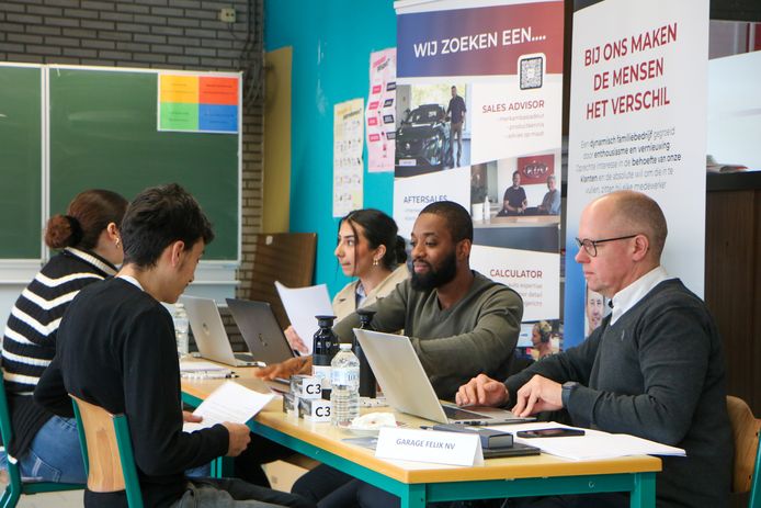 130 scholieren maken kennis met 22 bedrijven op jobbeurs | Brasschaat ... 130 scholieren maken kennis met 22 bedrijven op jobbeurs | Brasschaat ...