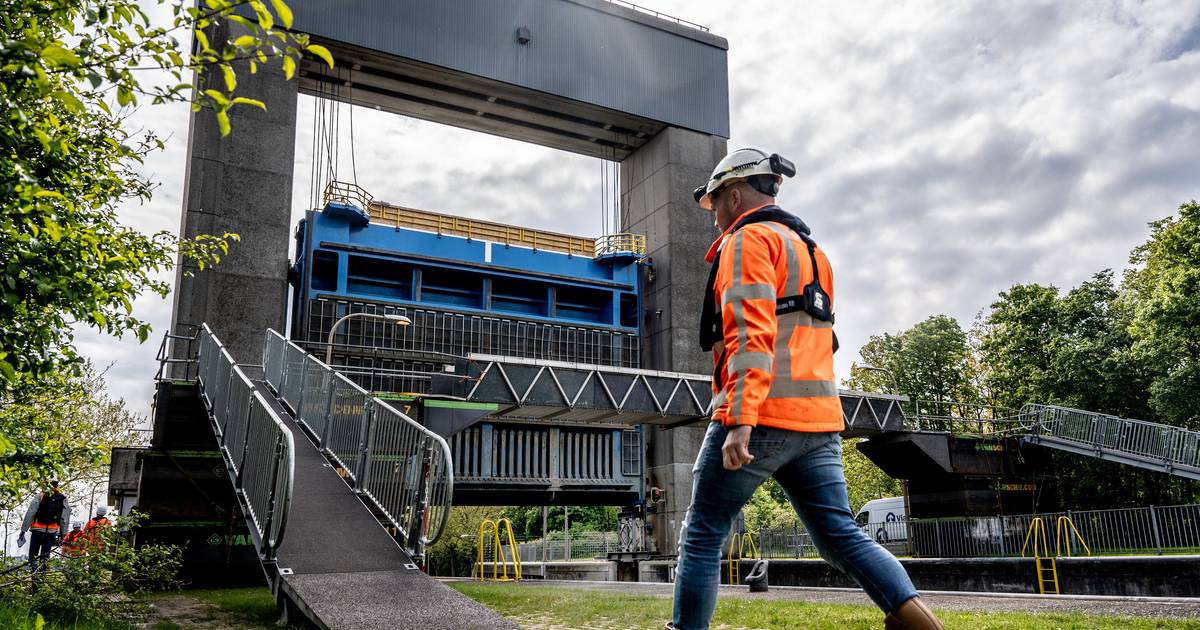 Sluis Weurt, de ‘Poort van Limburg’ gaat een hele maand dicht, Arjan ...