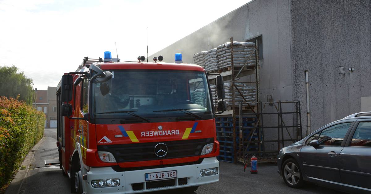 Brico dag dicht na brand aan stroomcabine | Ieper | hln.be