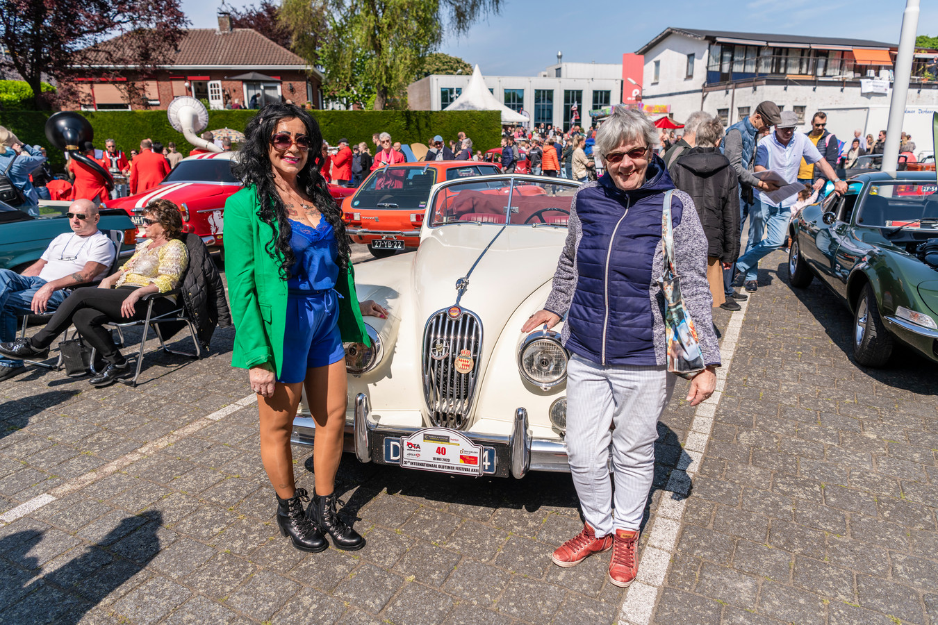 Oldtimer Festival is leukste dag van het jaar in Axel: ‘Hoe deze auto rijdt? Vreselijk!’ | Foto ...