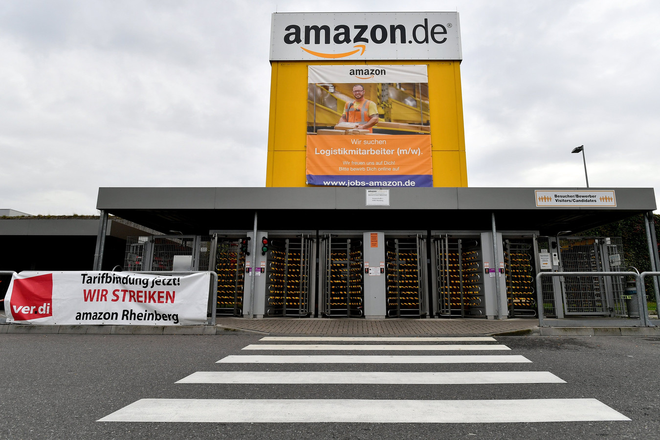 Personeel Amazon in Duitsland staakt op Black Friday | Foto | hln.be