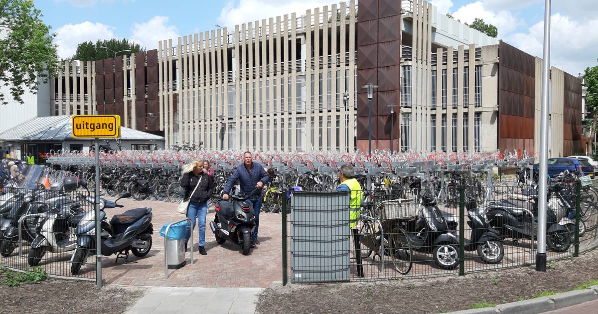 Opgeknapte fietsenstalling in Deventer centrum weer open, mét ...