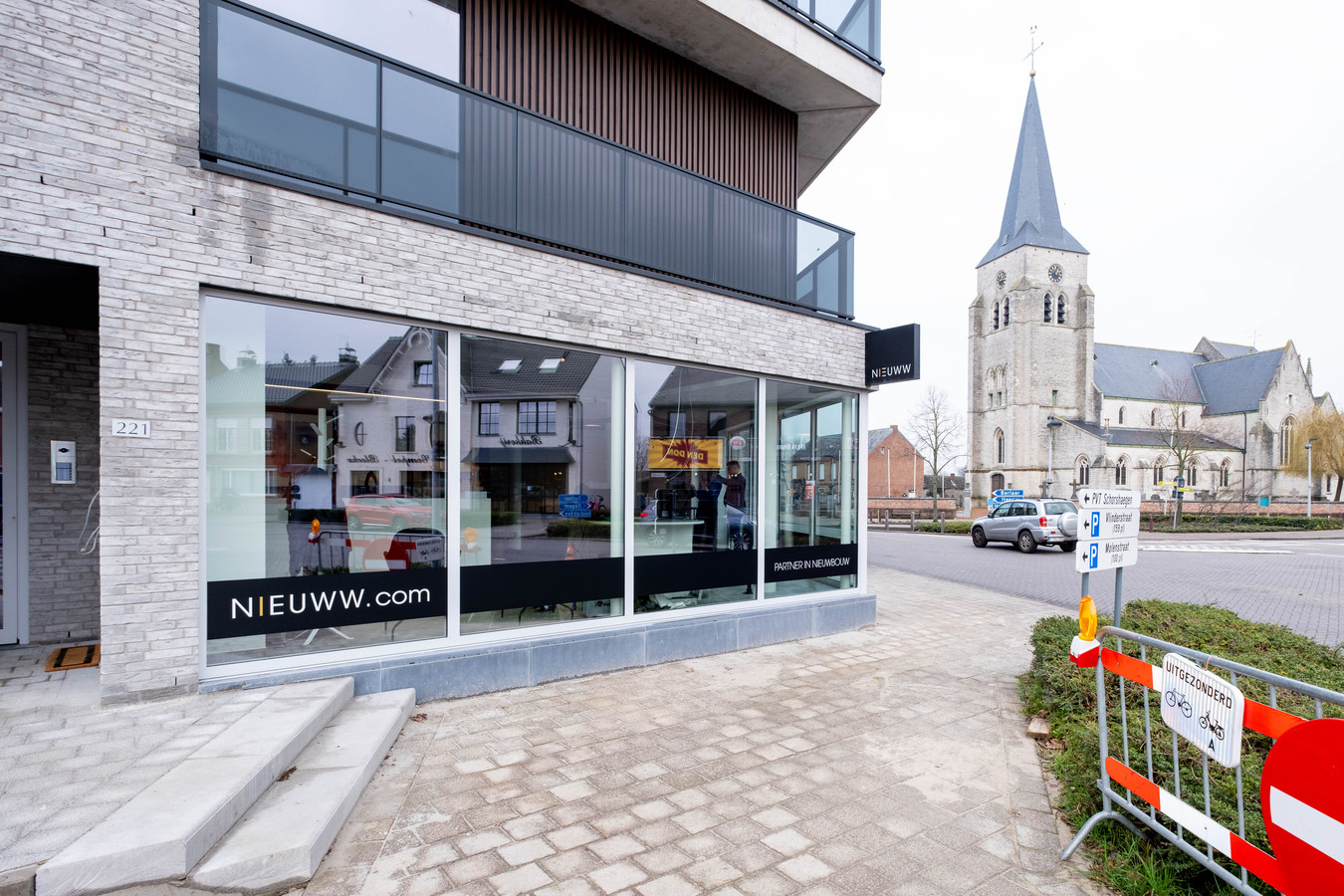 Nieuw vastgoedkantoor NIEUWW opent in Hallaar: “Gespecialiseerd in ...