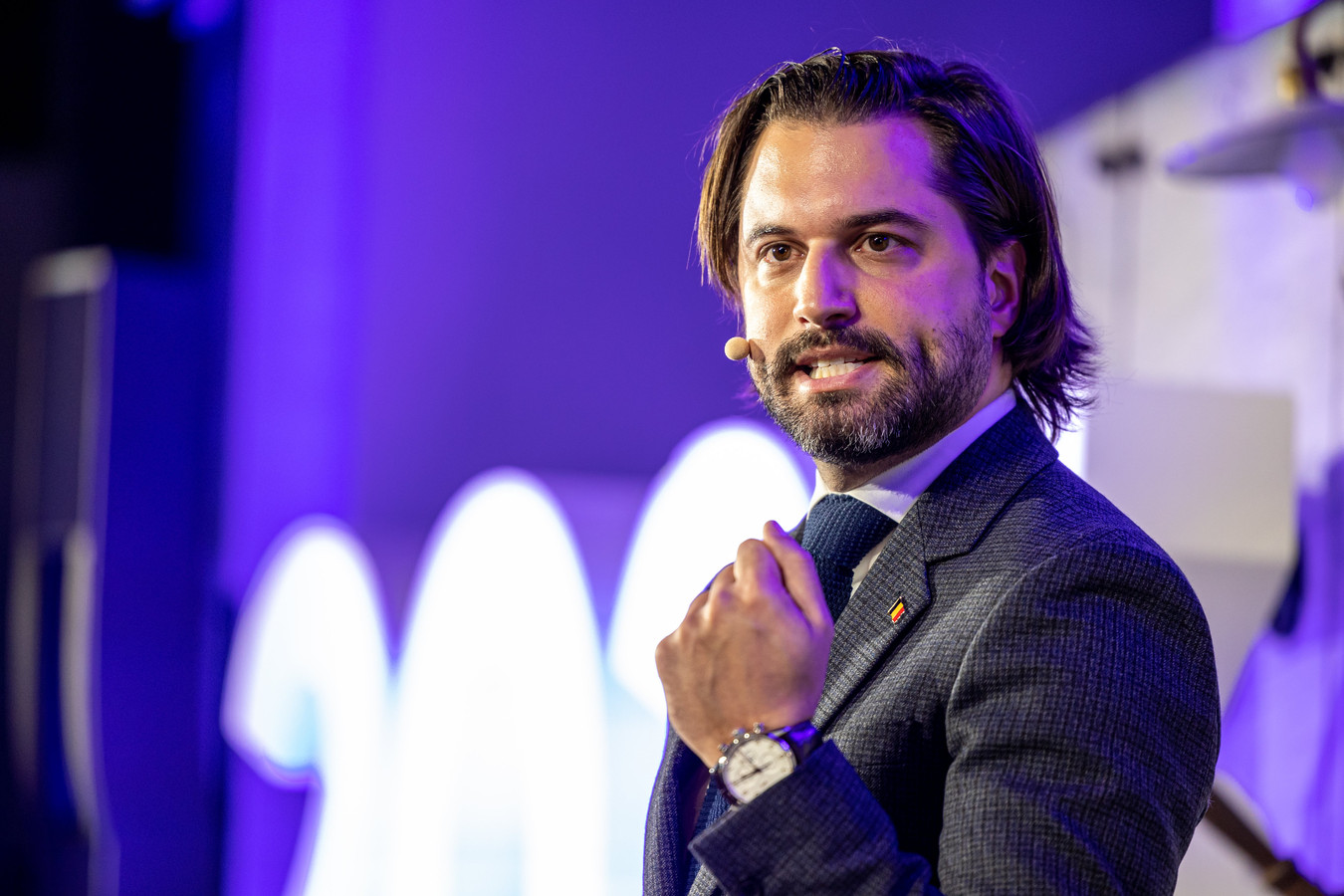 Georges-Louis Bouchez justifie son engagement comme officier de réserve ...