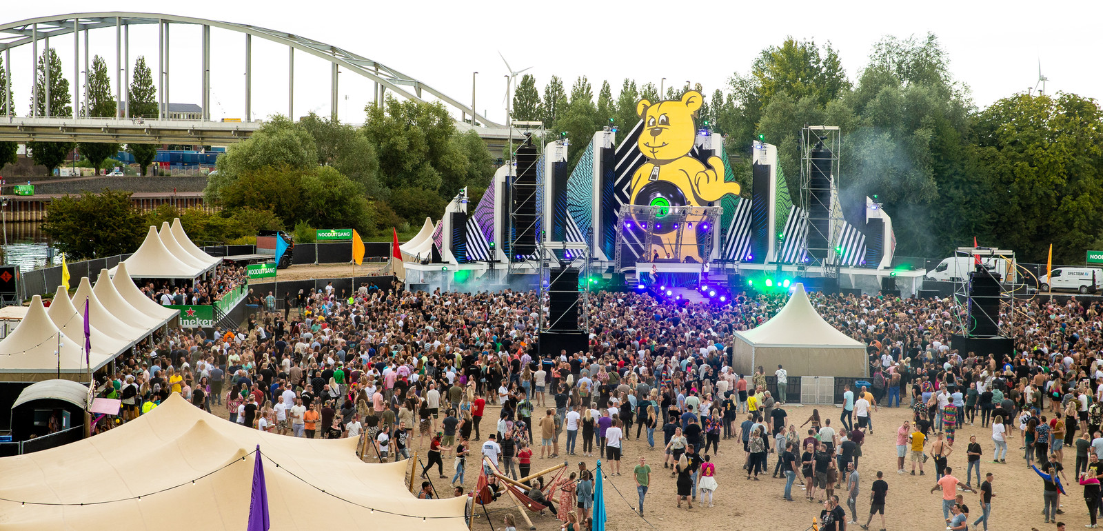 De jaren negentig herleven in Arnhem met gabber-icoon Paul Elstak ...