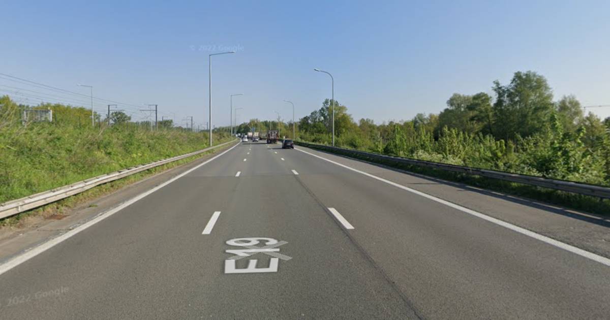 Meer dan 20 minuten vertraging na ongeval op E19 richting Brussel in ...
