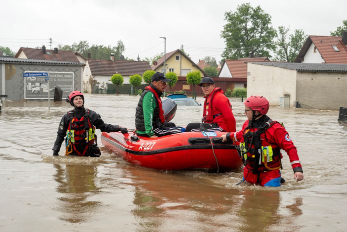 Hoogwatersituatie in zuiden Duitsland: brandweerman verdronken en ...
