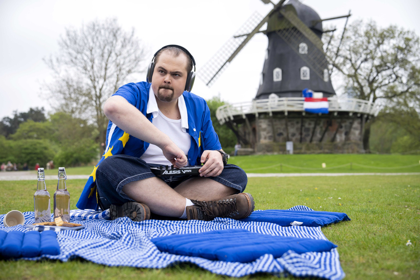 Stuntje wie? Dit is de mateloos populaire Stuntkabouter die zich bij ... Stuntje wie? Dit is de mateloos populaire Stuntkabouter die zich bij ...