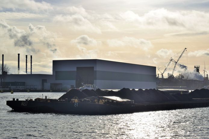 Nieuw overdekte laadkade ArcelorMittal houdt 25.000 vrachtwagens per ...