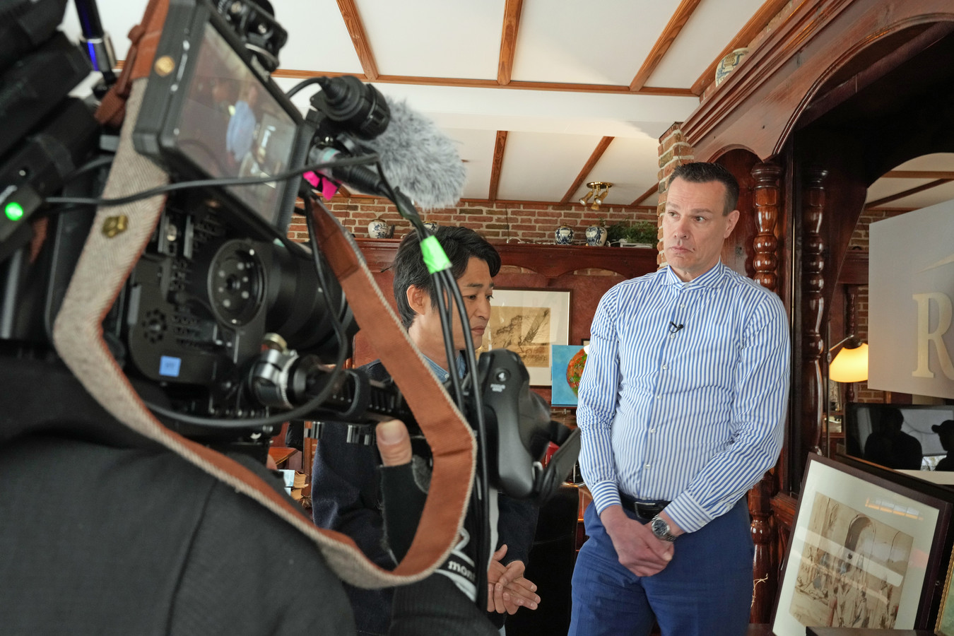 Japanse acteur in katzwijm na plotselinge ontmoeting met idool in ...