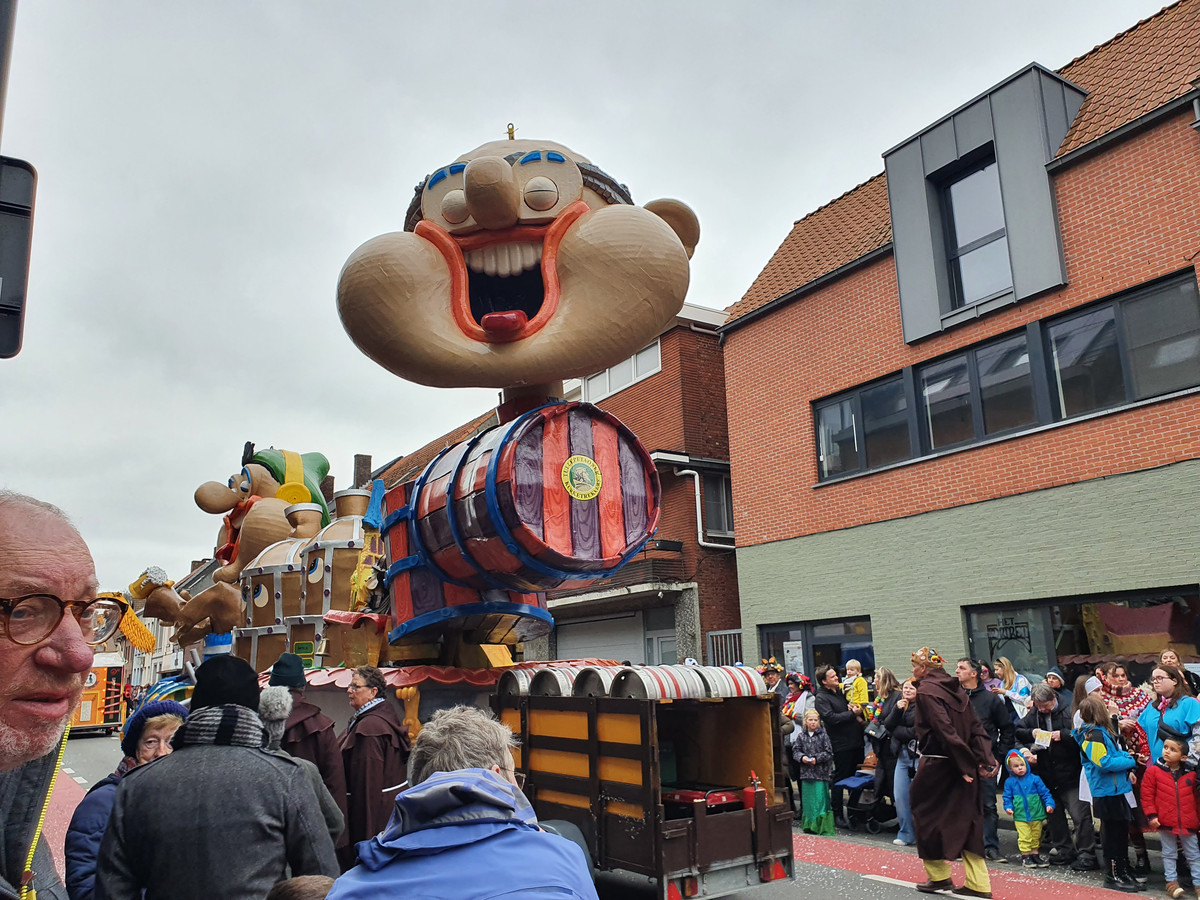 IN BEELD. Carnavalsstoet in Ossenkoppenstad | Foto | hln.be
