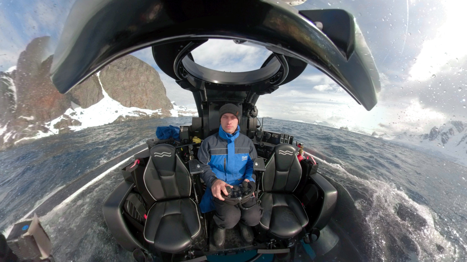 Gezocht: onderzeebootpiloten om rijksten ter aarde rond te varen | Foto ...