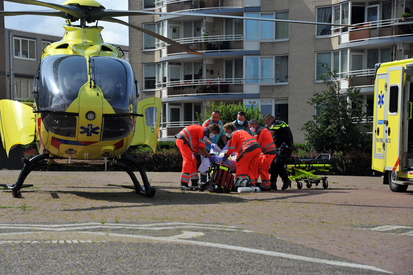 Iedereen weet het na ruim 25 jaar: als je deze kanariegele helikopter ...