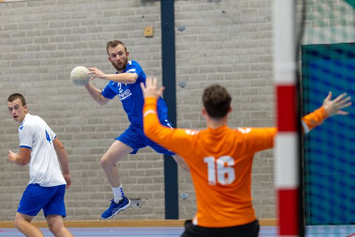 HV Huissen gaat schorsing Knuiman aanvechten na opstootje, arm uit de ...