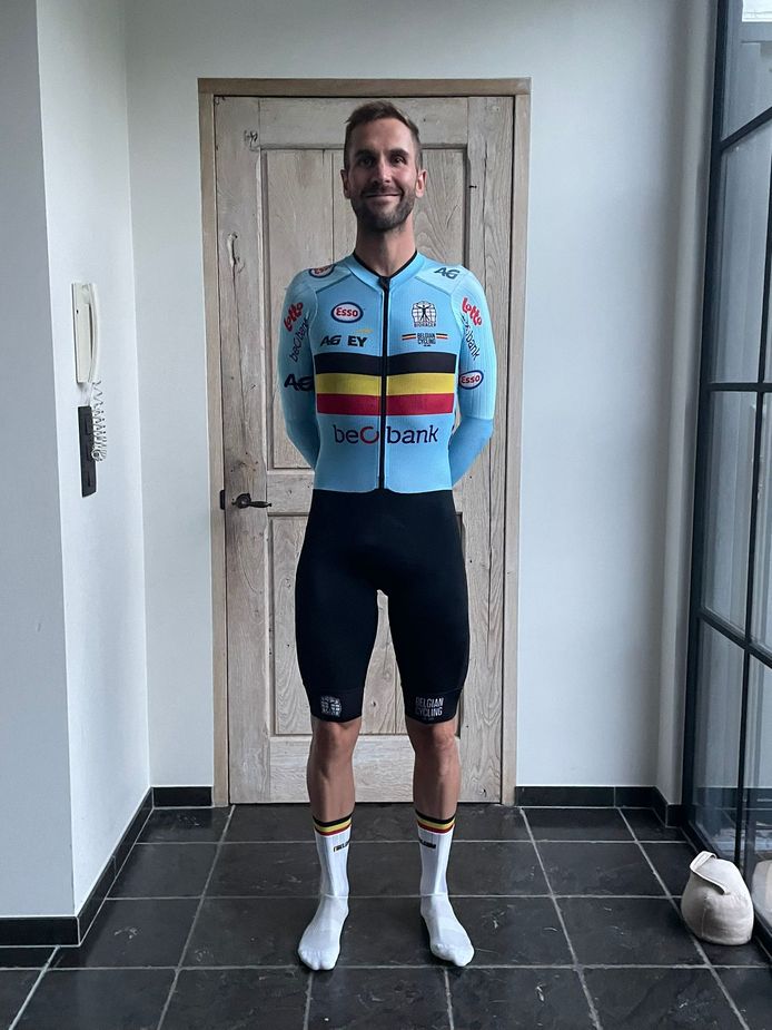 Stijn Van der Jeught (37) mag naar WK Gravel in Italië: “Twaalf uur per week op de fiets, en dat ...