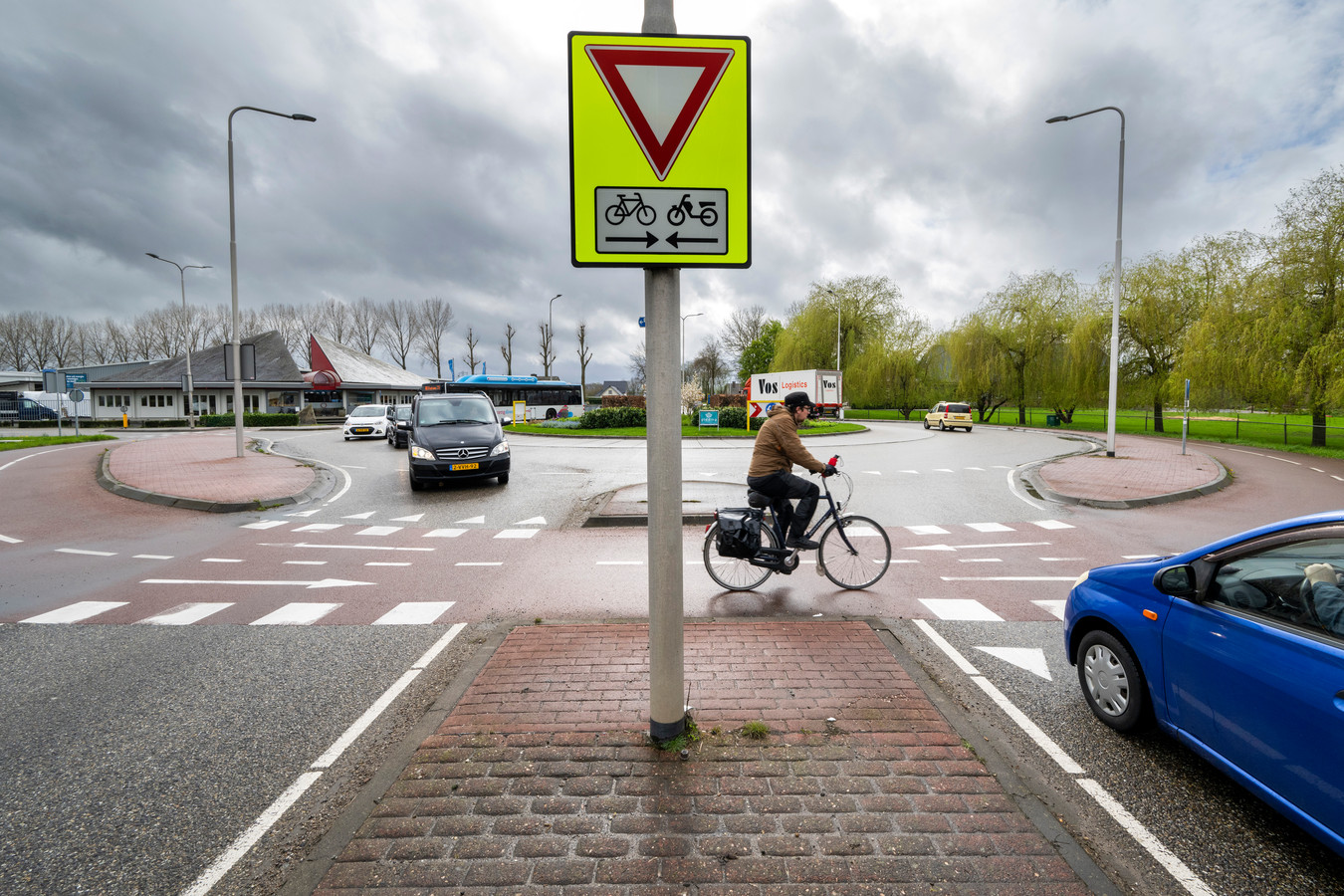 Deze rotonde maakt de tongen los: ‘Maak fietspad naar Huissen geschikt ...