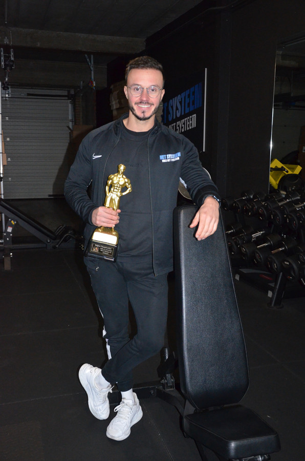 Jonas (27) kroont zich tot Belgisch kampioen bodybuilding: “Altijd chips en pizza blijven eten ...