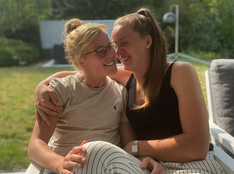 De l'amour dans l’air chez les Red Flames: Tine De Caigny et Laura ...