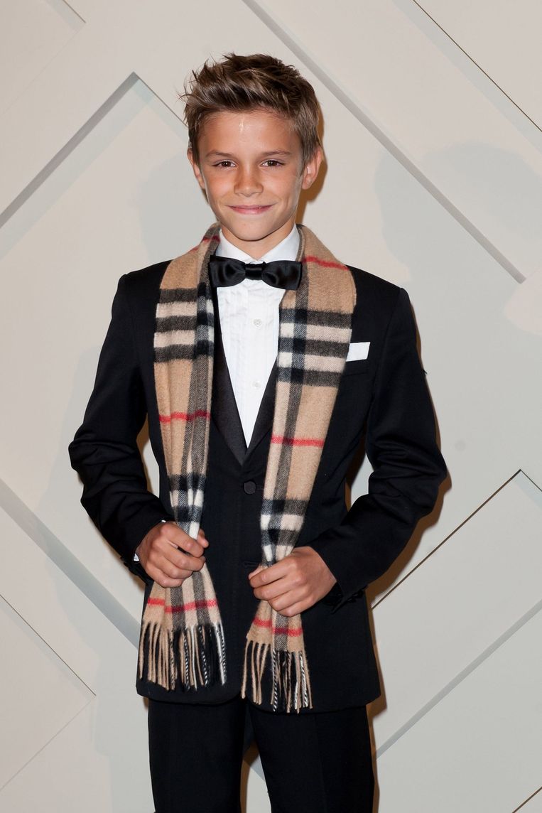 Romeo Beckham (12) werd dik betaald voor modellenklus | Celebrities ...