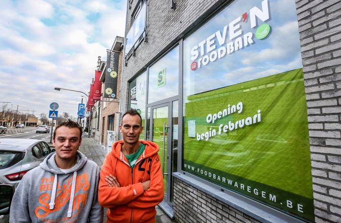 Foodbar opent ondanks wenkende wegenwerken | Waregem | hln.be