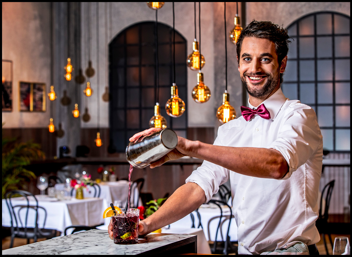 Barman Victor van First Dates: Liefde, je gunt het iedereen | Foto | AD.nl