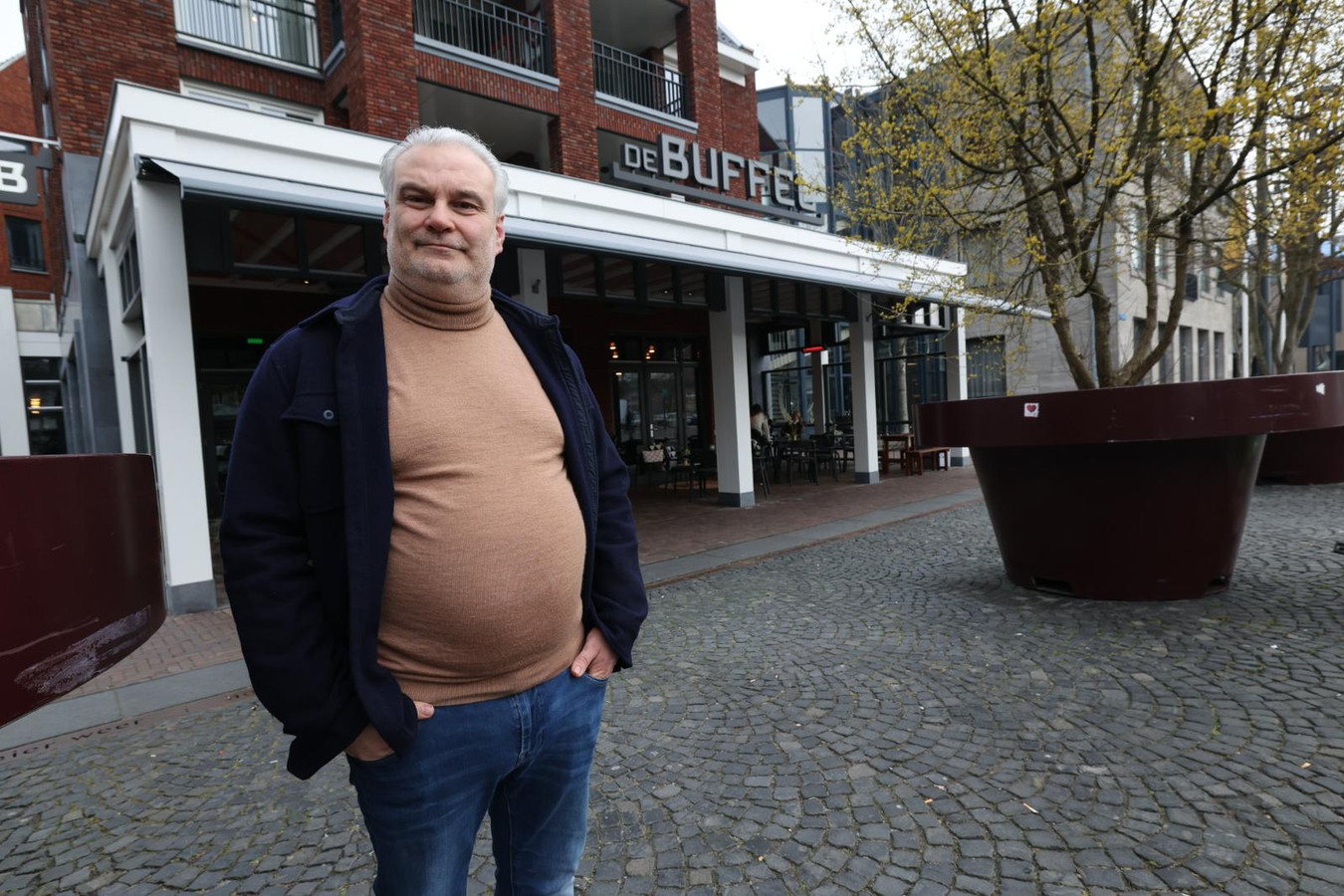 Overvaller restaurant Best overmeesterd door gasten en personeel, ‘We ...