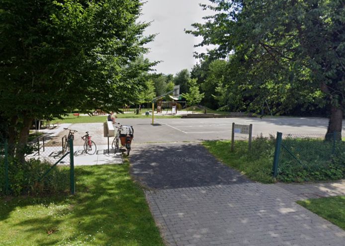 Jongeren ontvoeren 16-jarige in koffer van wagen: “We wilden uitleg ...