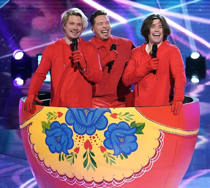 Hanson-broers als Russian Dolls in Amerikaanse versie The Masked Singer ...