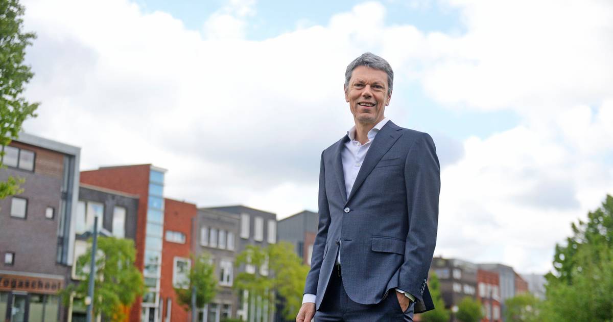 Geen nieuwe directeur voor Twente Airport: Ton van Snellenberg doet het ...