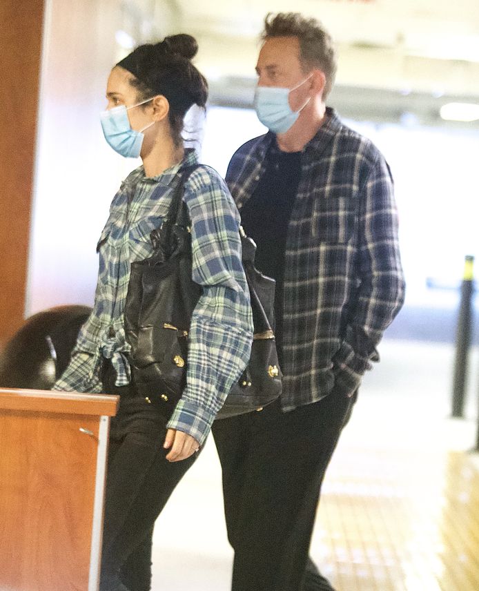 19-jarige vrouw matchte met Matthew Perry op datingapp Raya: “Hij vroeg ...