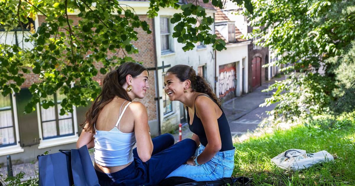 Allebei met twee culturen opgegroeid: Cecilia (13) en Noa (14) begrijpen elkaar (en zijn nooit ...