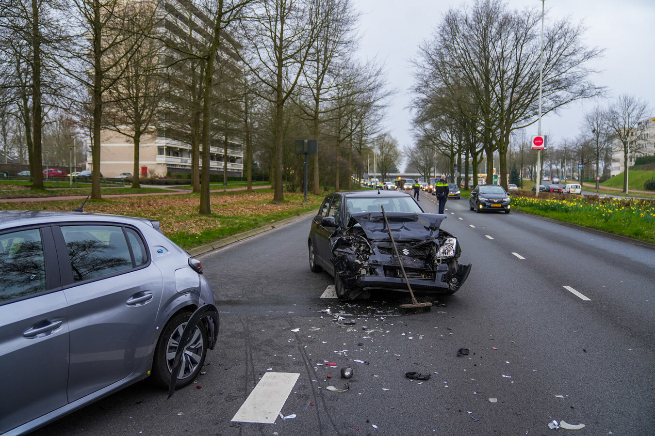 Ravage op de John F. Kennedylaan na ongeval: bestuurders met schrik ...
