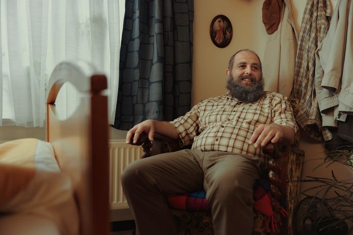 “De absolute voorwaarde: Bockie kreeg géén eigen kamer.” Zo gaat het er ...