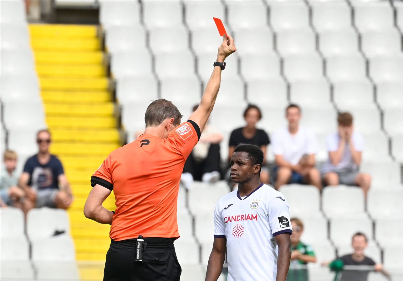 Football Talk. Scott Parker ontslagen na 9-0 in Liverpool - Haller na ...