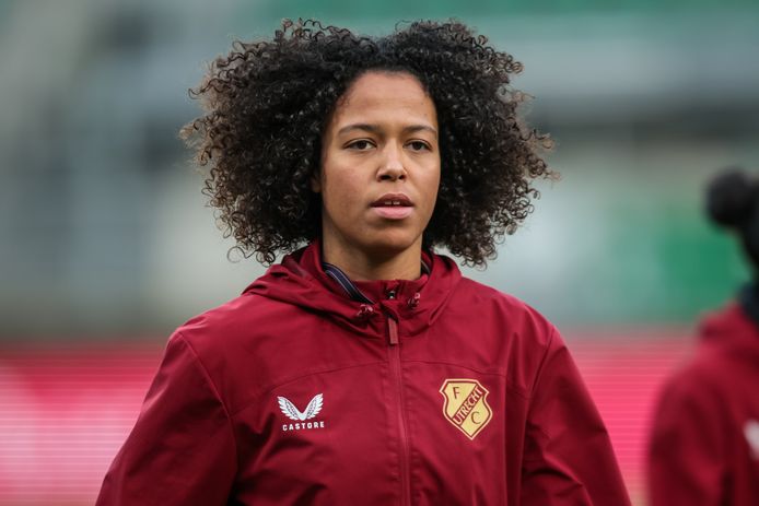 Op zijspoor geraakte Naomi Piqué pakt draad op bij FC Utrecht: ‘Van ...