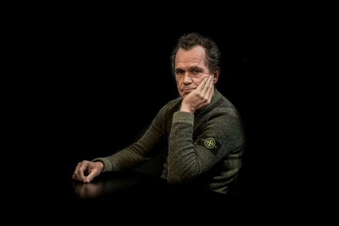 Psychiater Bram Bakker: Een burn-out is een cadeau aan jezelf | Werk ...