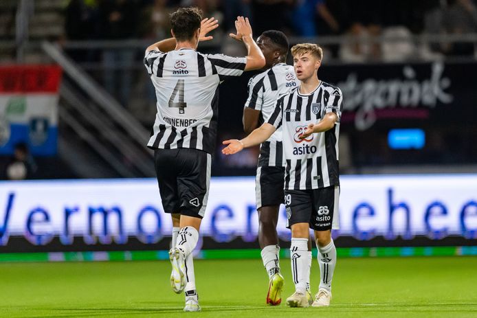 Emil Hansson redt Heracles, maar kan eerste puntenverlies niet voorkomen | Nederlands voetbal ...