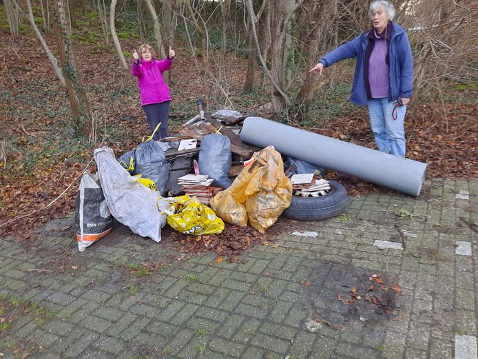 Asielzoekers verzamelen zwerfvuil rondom park: ‘Dieren kunnen stikken ...