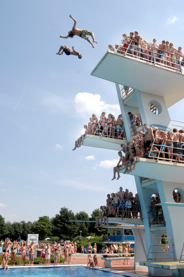 Daarom kiezen Twentse jongeren óók voor het zwembad in Nordhorn: 'Er ...