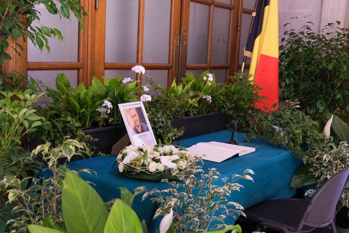 Evere, Schaarbeek en Sint-Joost-Ten-Node openen rouwregister voor overleden agent | Brussel | hln.be