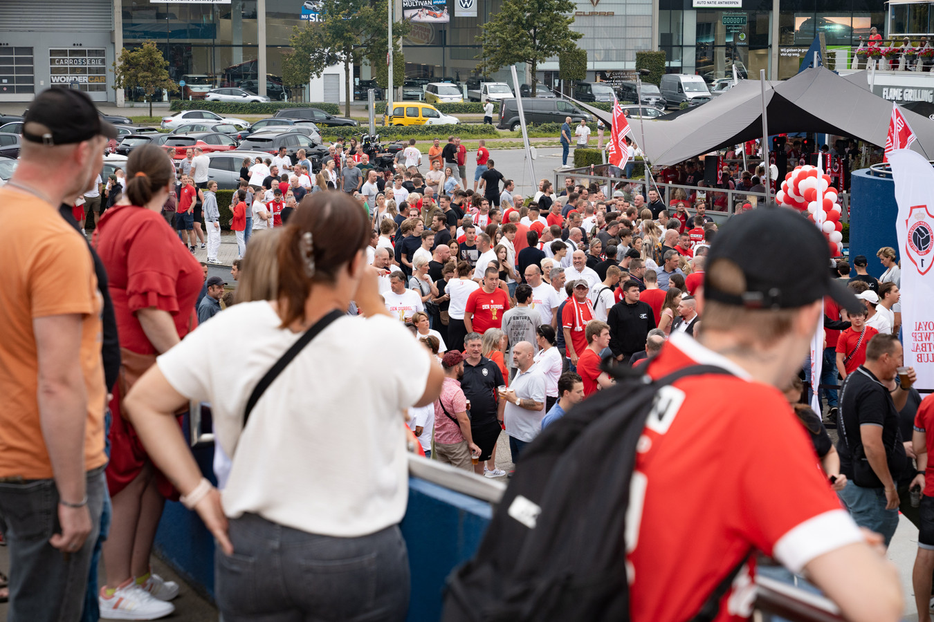 IN BEELD. Rood-witte invasie: Bosuil neemt heel Kinepolis over voor ...
