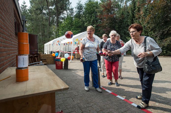 Hollandse kost is en blijft het op vakantiedag 't Ossekopke ...
