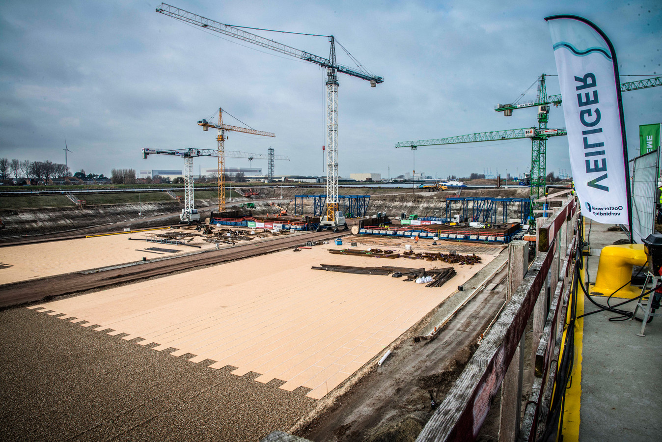 Klapstuk van Antwerpse Oosterweel krijgt vorm... in de haven van ...