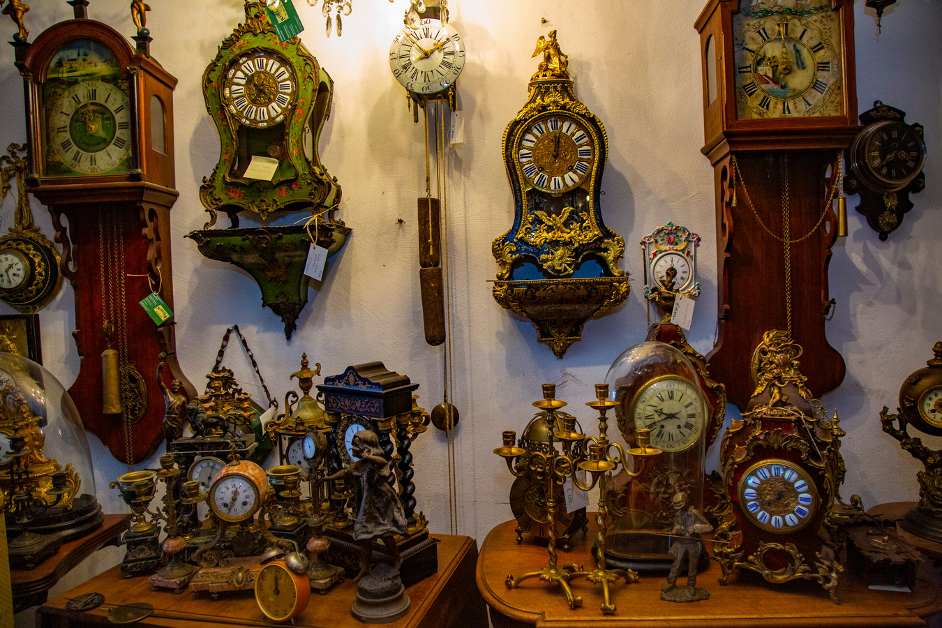 Theo Zwoferink kan uren prutsen aan een eeuwenoud uurwerk: ‘Heel duurzaam, allemaal zónder ...