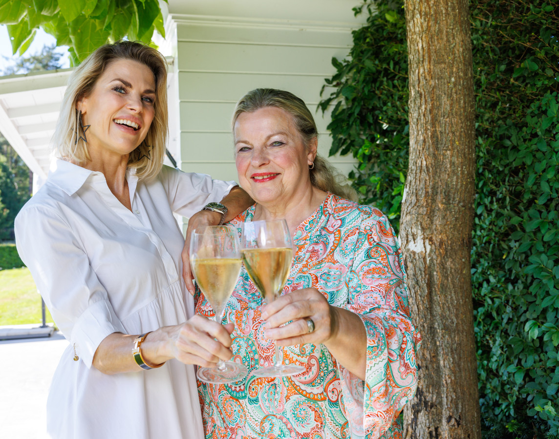 Exclusief dubbelgesprek met Tanja Dexters en mama Paula: “Mijn verblijf in de psychiatrie heeft ...