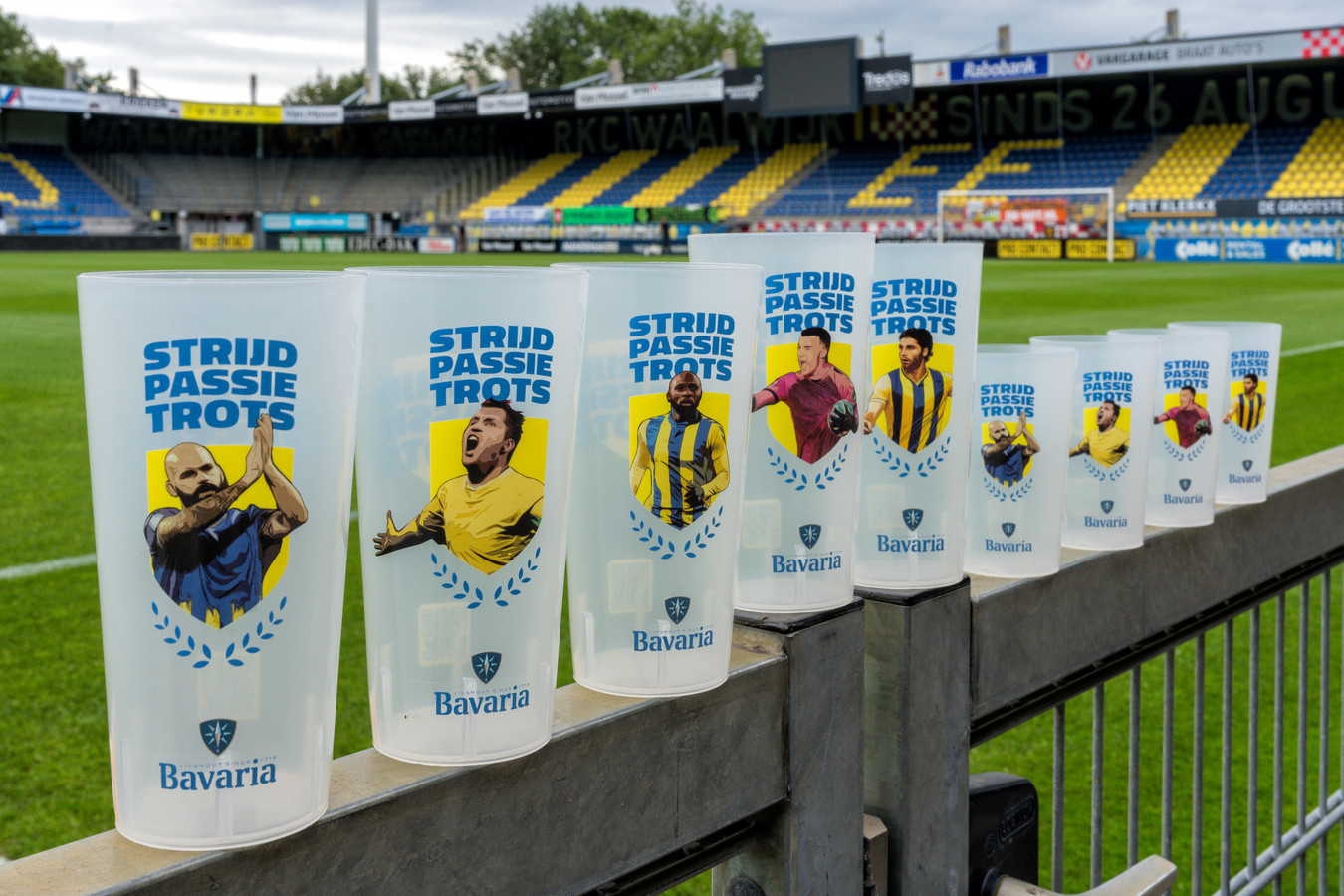 Fans van RKC drinken op de tribune voortaan uit herbruikbare bekers met ...