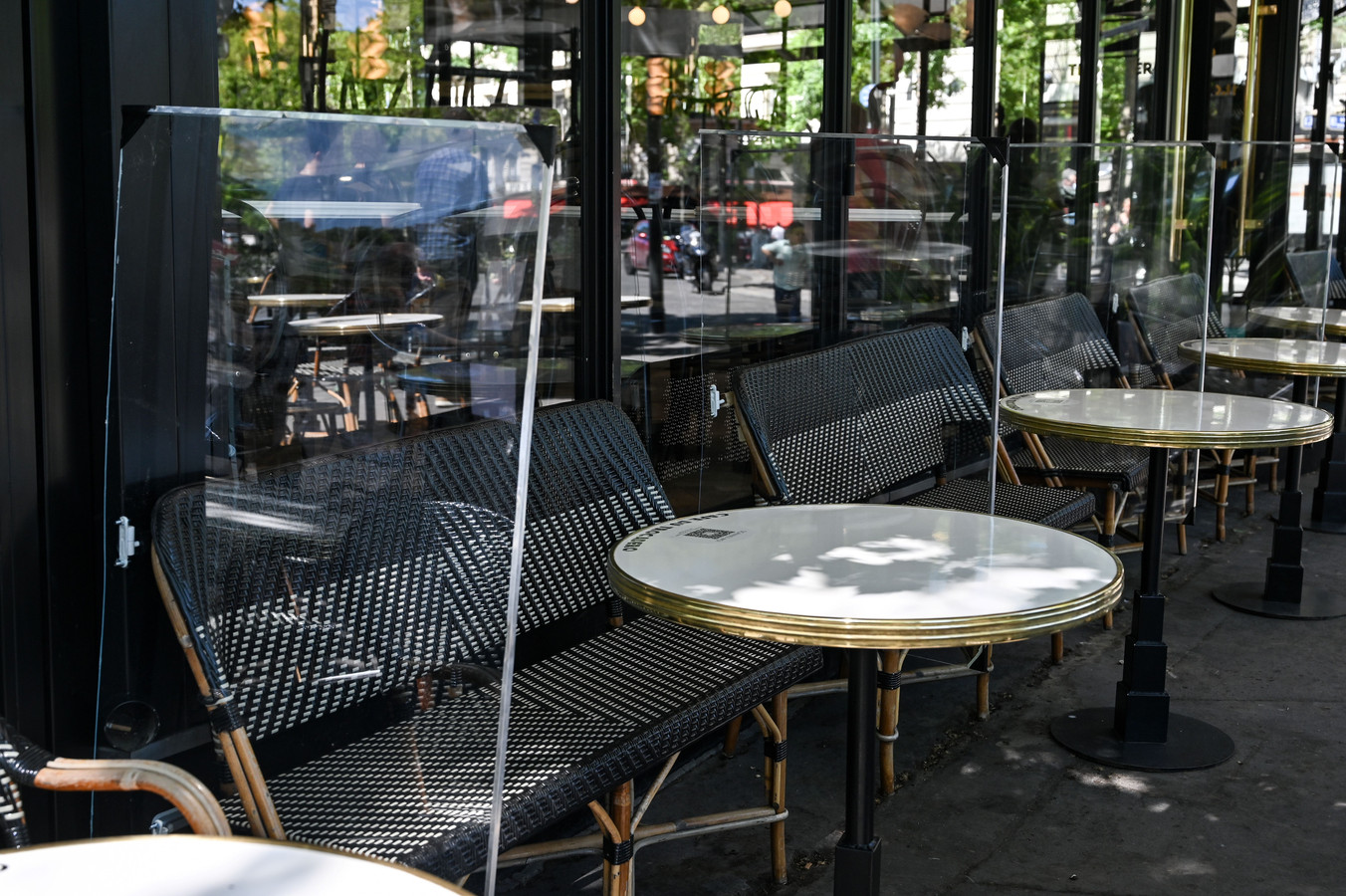 Stad Brussel laat plexischermen toe bij heropening terrassen: “Het ...